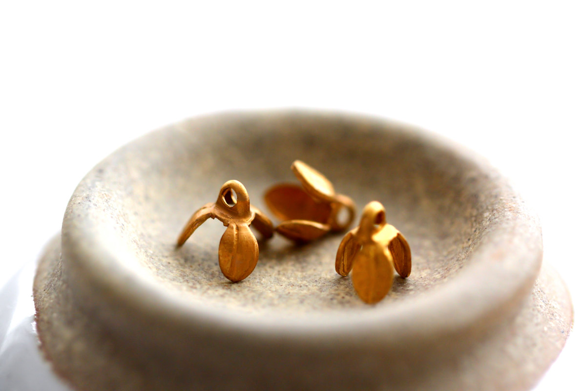 Vintage Gingerbread Brass Bead Caps With Loop on Luulla